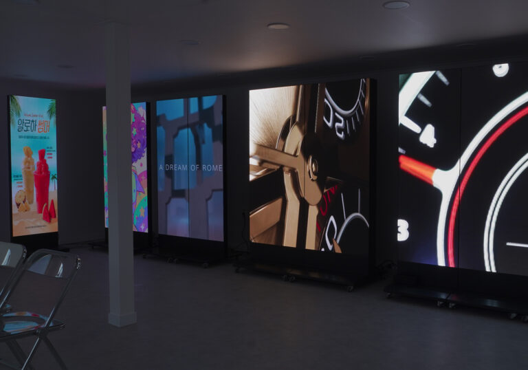 LED 디지털 사이니지 / 벽걸이형 (실내용) - DFLux Global